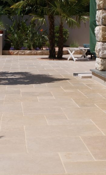 Pose de dalles pierre naturelle - Epstone-Pavage